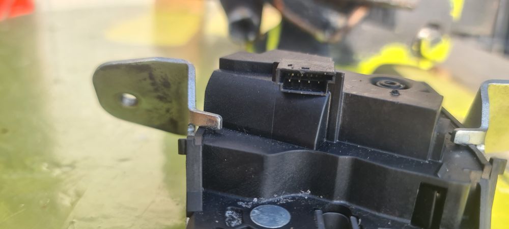 Zamek Klapy Tylnej Tył Bagażnika Mercedes W204 W212 Sokolniki • OLX.pl