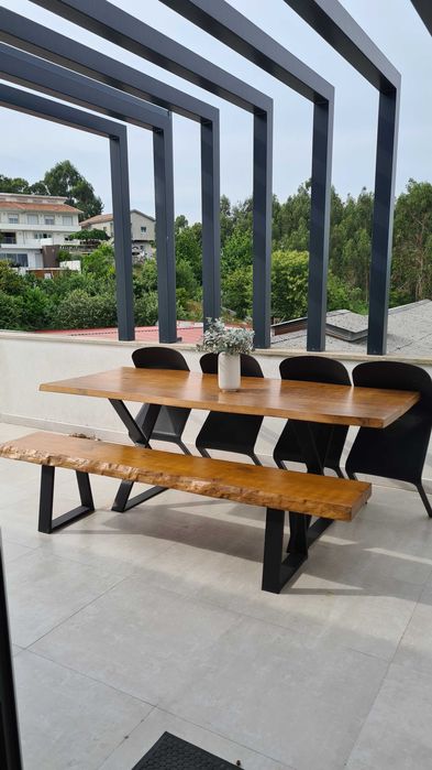 Conjunto: Mesa e banco em madeira, feitos à mão + 4 cadeiras Paranhos • OLX.pt