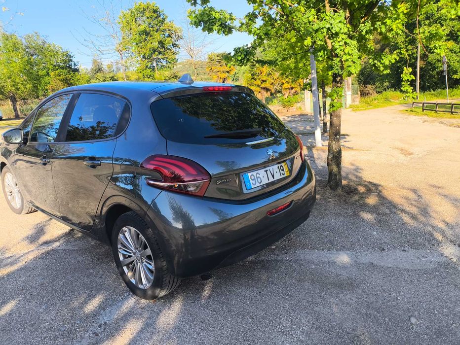 Peugeot 208 1.2 Pure Tech Style Ronfe • OLX.pt