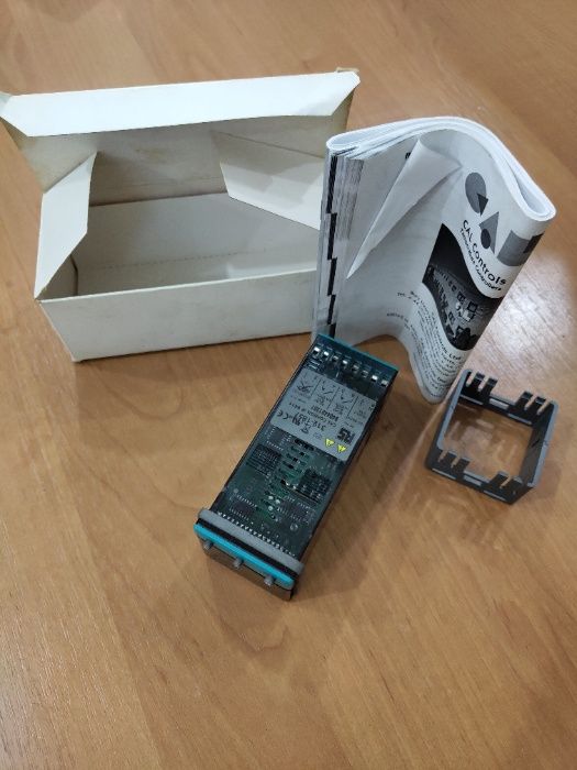 Контроллер температуры одноконтурный CAL 9400: 3 500 грн. - Аксесуари й ...