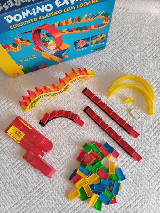 Domino Express – Jogo de Tabuleiro de Ação & Criatividade Parque das ...