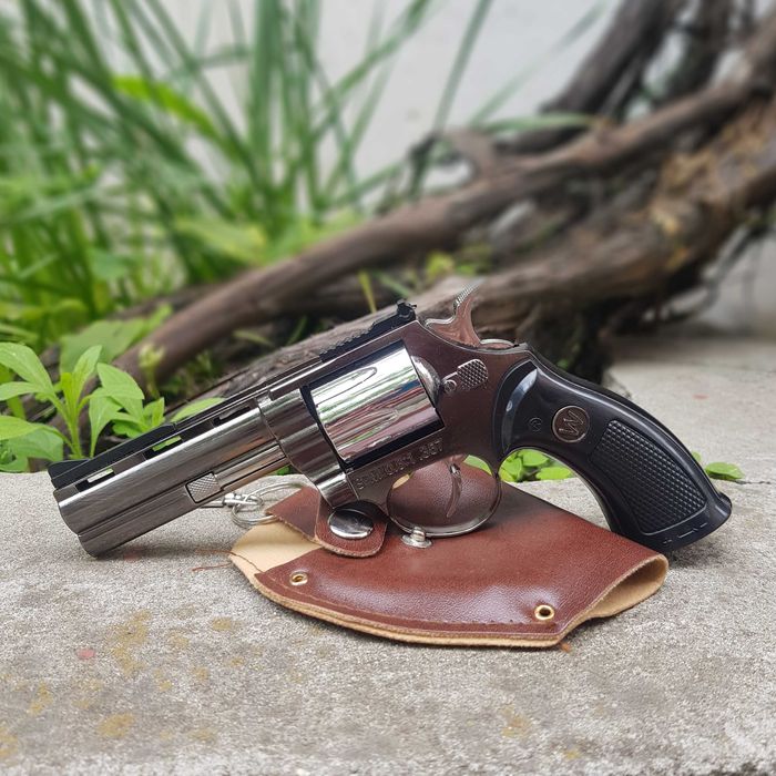 Зажигалка револьвер в кобуре: 250 грн. - Колекціонування Дніпро на Olx