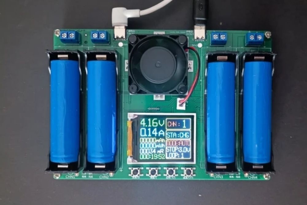 Тестер ёмкости 18650 на 4 и на 2 АКБ: 260 грн. - Аксесуари й ...