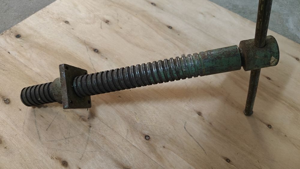 Veio roscado para torno Pedrouços • OLX Portugal