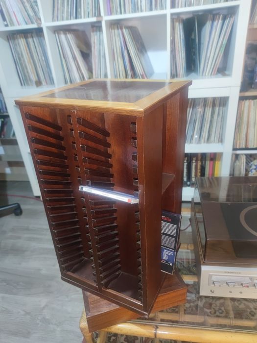 Coluna expositor para CD - DVD - VHS em Madeira Corroios • OLX.pt