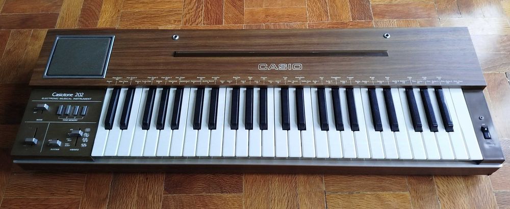 Teclado/Sintetizador Casio CT-202 (80's) Espinho • OLX.pt