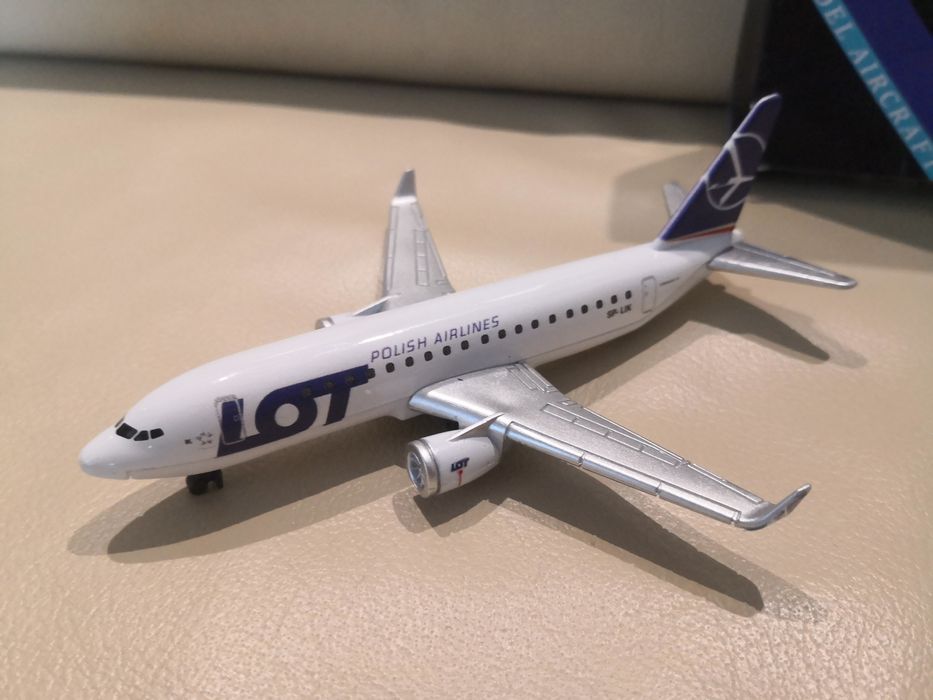 Model samolotu jak LOT posiada kółka Łódź Widzew • OLX.pl