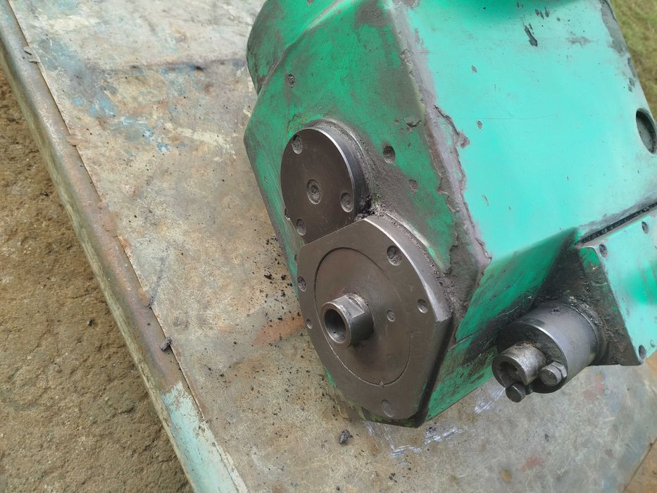 Glowica pionowa do frezarki fyd 32 stozek 40 Chrzanów • OLX.pl