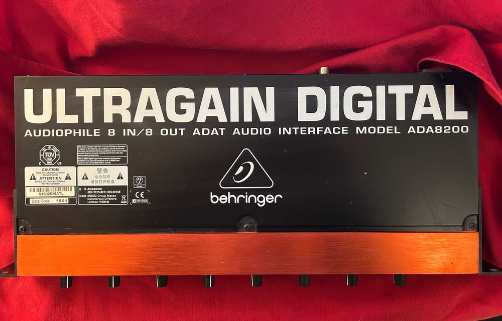 BEHRINGER ULTRAGAIN DIGITAL ADA8200 - Interface ADAT 8 IN/8 OUT ...