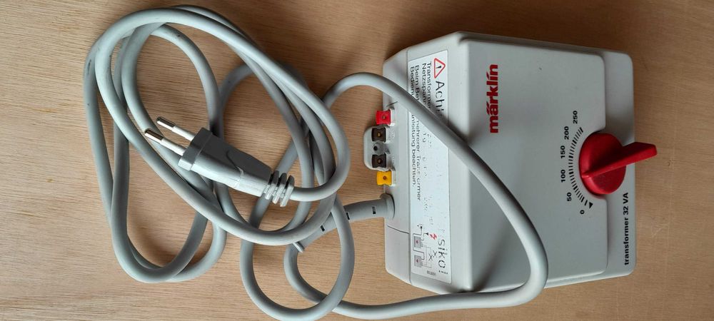 Transformador -Marklin 6647- AC 220V/16V -32VA- na sua caixa original ...