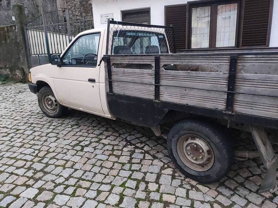 Nissan 2.5 TD25 carrinha pick-up Carrazeda de Ansiães • OLX.pt