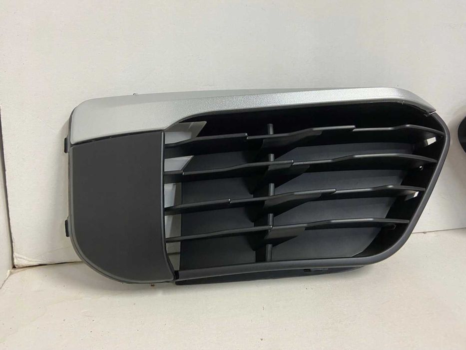 BMW X1 F48 решетка боковая переднего бампера правая левая 51117453988: ...