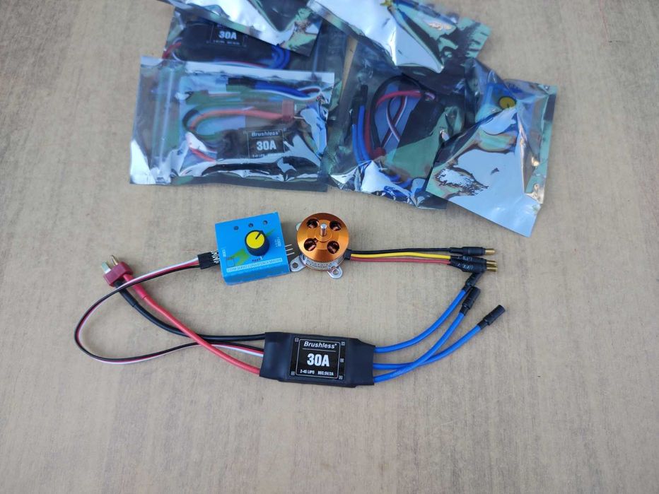 Контроллер двигателя 2-4S BLDC 30A: 300 грн. - Преобразователи ...