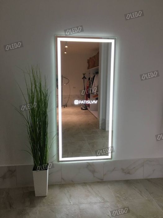 Дзеркало з світлодіодною підсвіткою зеркало Led підсвічування 1 000 грн Вікна двері скло
