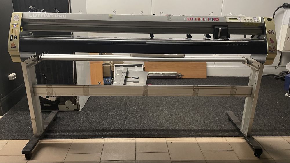 Плоттер ріжучий з оптикою GRAPHTEC cutting pro FC7000-160: 60 000 грн ...