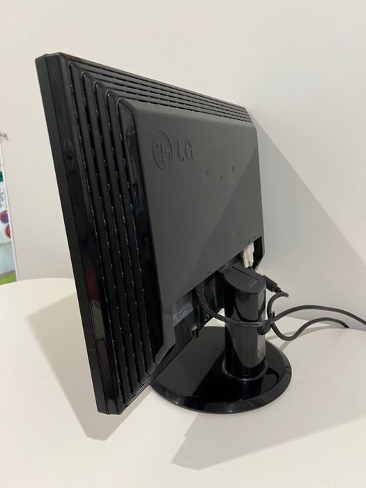 Монитор LG 22” L226WTQ: 700 грн. - Монітори Одеса на Olx