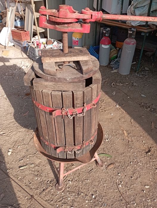 Prensa para espremer uvas como novo 100 kg Mafra • OLX Portugal
