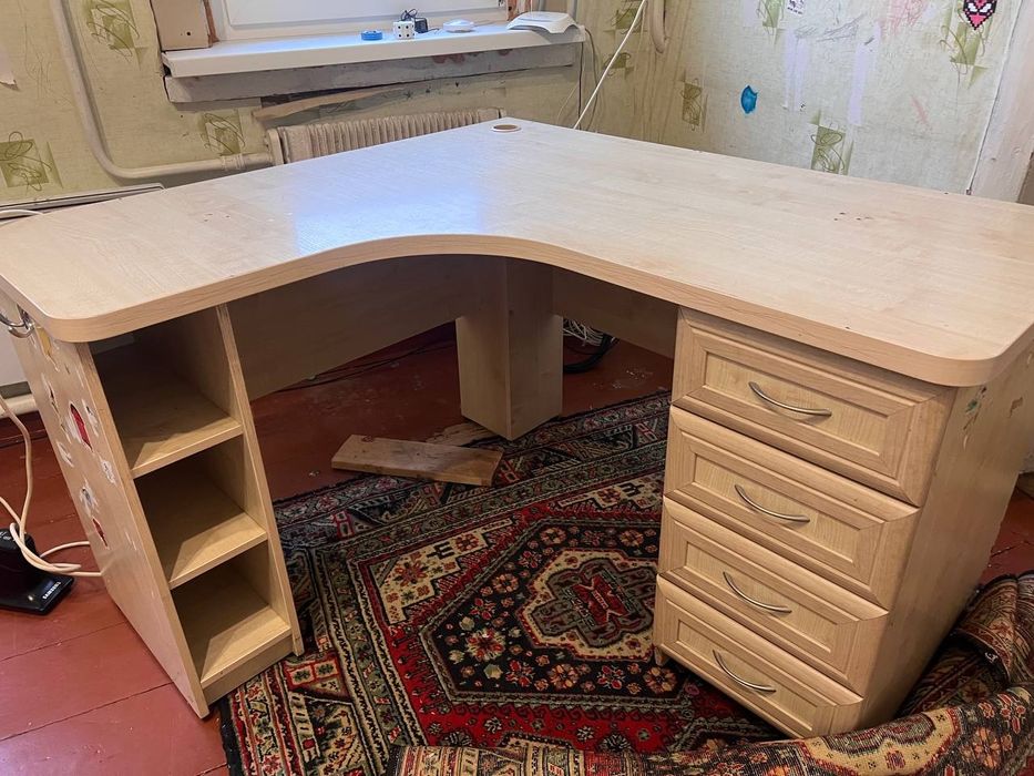 Стол угловой с полками: 2 000 грн. - Офісні меблі Дніпро на Olx