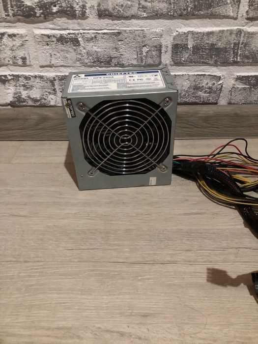 Продам блок живленя CHIEFTEC GPS-550A: 550 грн. - Комплектуючі та аксесуари Тинне на Olx