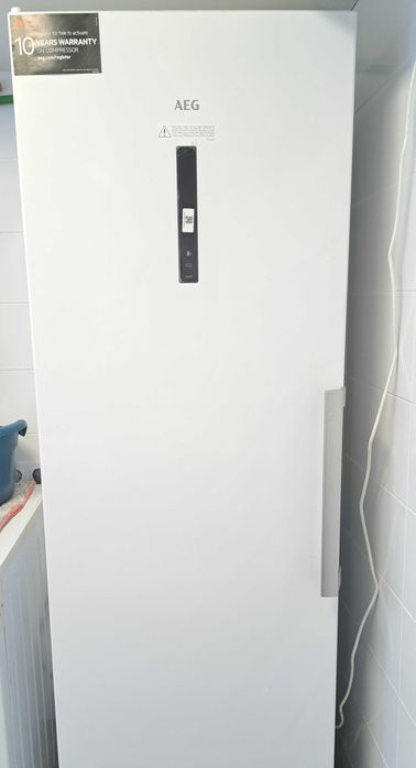 Arca congeladora vertical AEG Vila do Conde • OLX.pt
