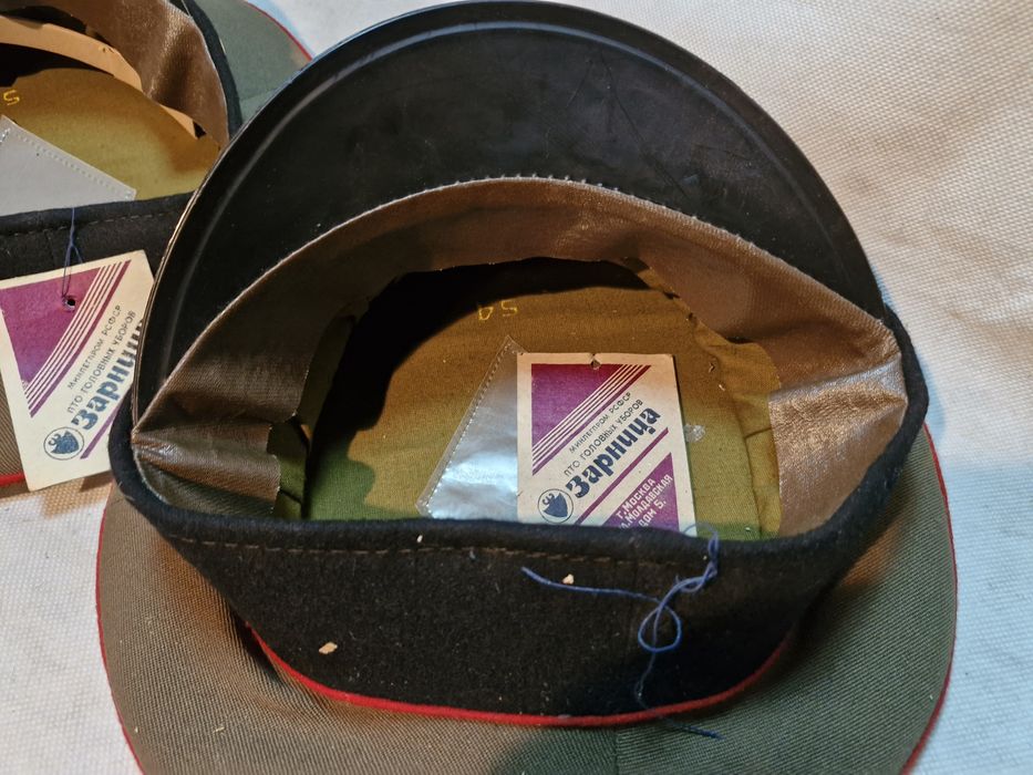 Czapki Wojskowe z byłego ZSSR Wrocław Fabryczna • OLX.pl