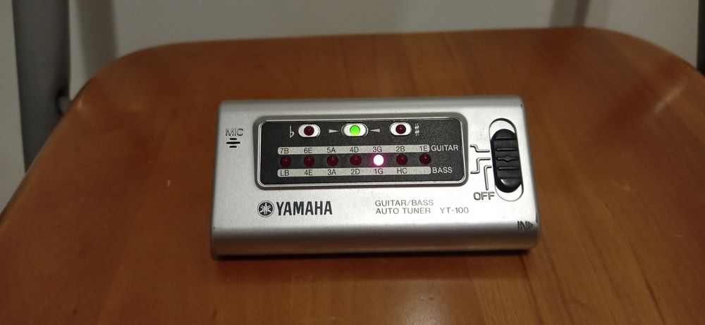 Stroik, tuner gitarowy i basowy Yamaha YT-100 Kraków Prądnik Biały • OLX.pl