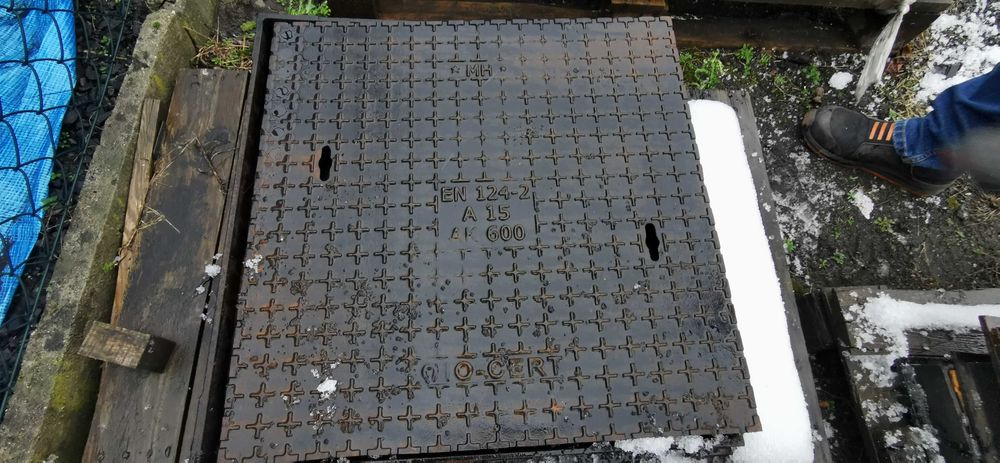 Włazy żeliwne i betonowe 600 na 1,5t, 12,5t, 25t i 40t, Piekarzew • OLX.pl