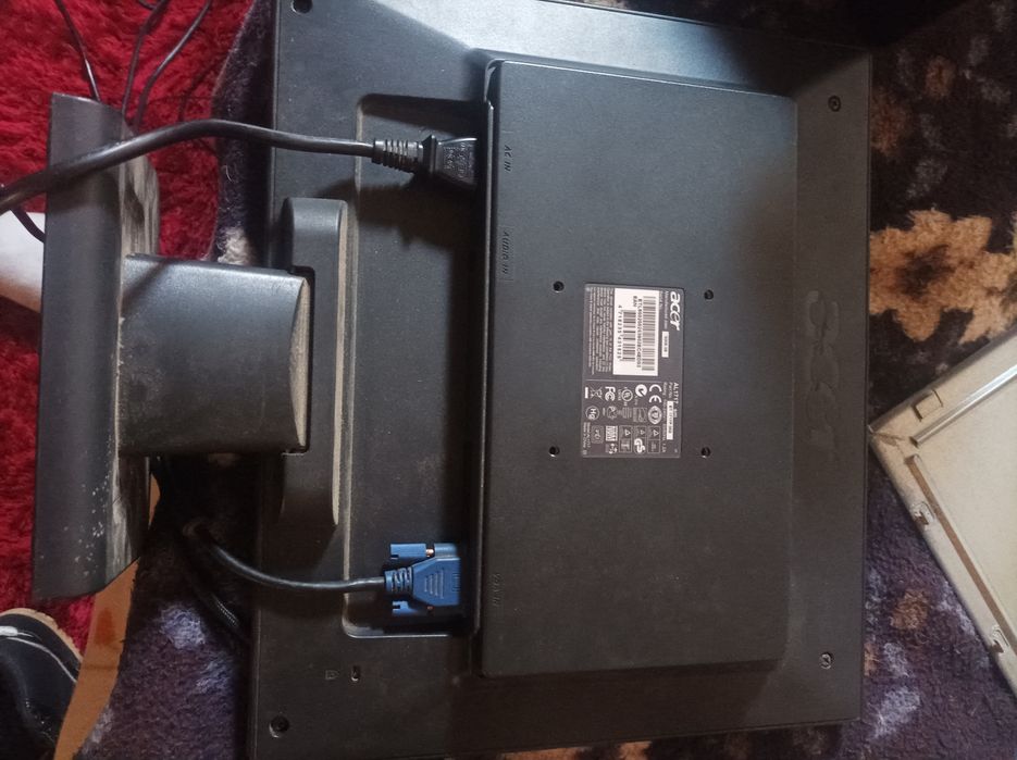 Vendo PC antigo+ acessórios Vermelha • OLX.pt