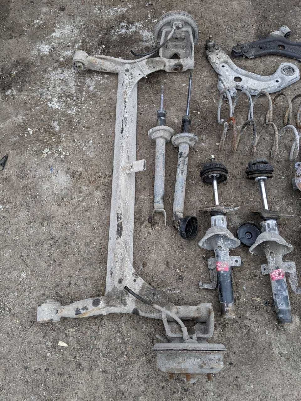 Амортизаторы пружины Ford Fiesta mk4 форд фиеста мк4 разборка: 800 грн ...