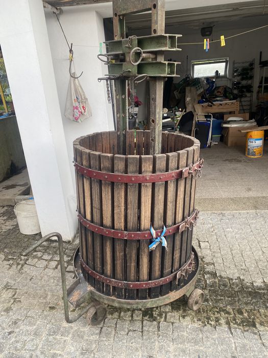 Prensa para uvas Caldas de Vizela (São Miguel e São João) • OLX.pt