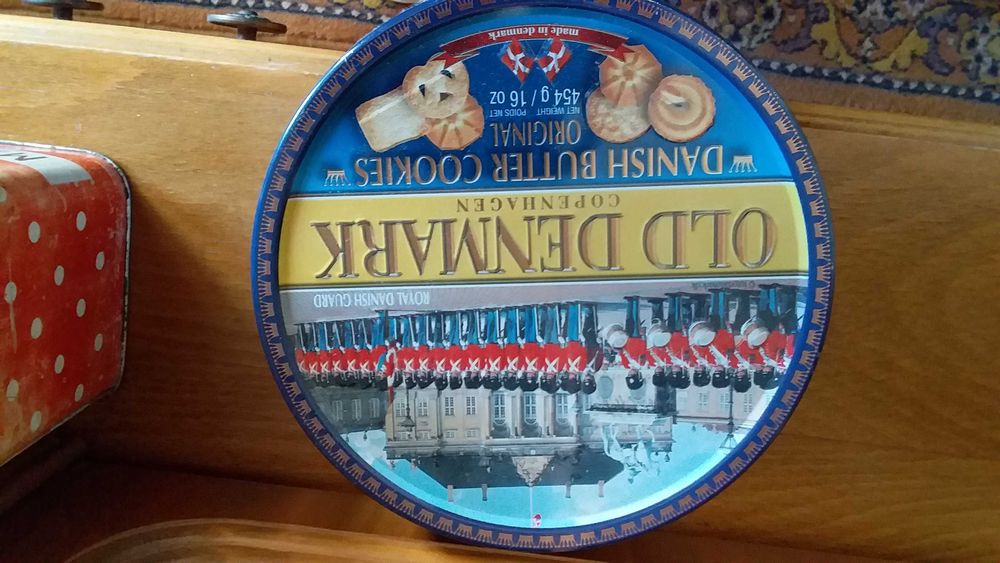 Жестяная банка/коробка: 20 грн. - Посуда / кухонная утварь Львов на Olx