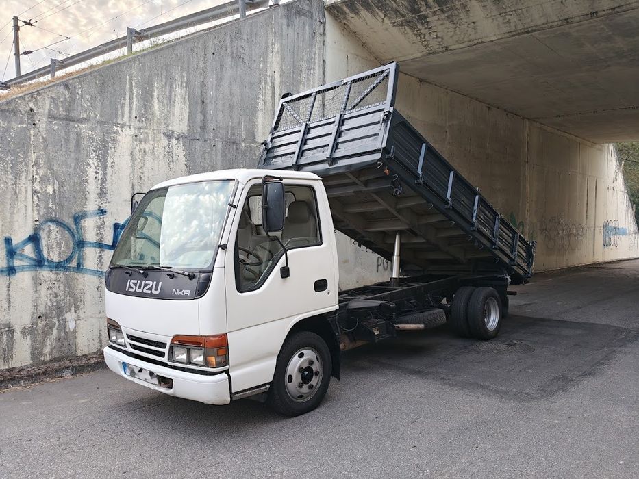 Isuzu NKR Ligeira basculante | BD30 | Águas Santas • OLX.pt