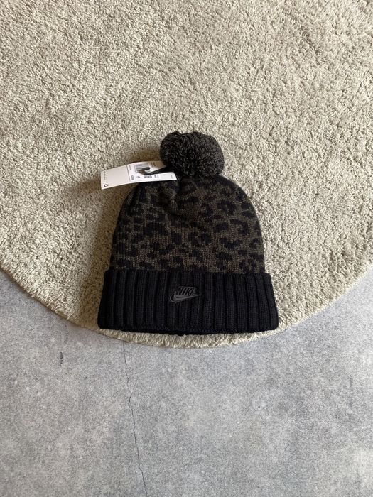 Nike оригинал новая женская шапка тёплая: 750 грн. - Шапки Белая ...