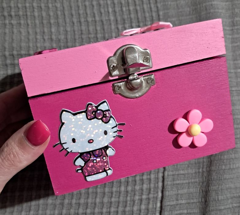 Caixa Hello Kitty [produto não oficial] Loures • OLX.pt