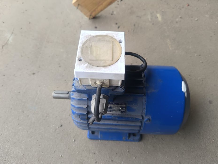 Silnik elektryczny Besel 0,55 kW Postomino • OLX.pl