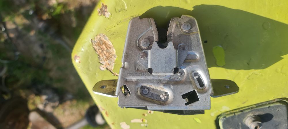 Zamek Klapy Tylnej Tył Bagażnika Mercedes W204 W212 Sokolniki • OLX.pl
