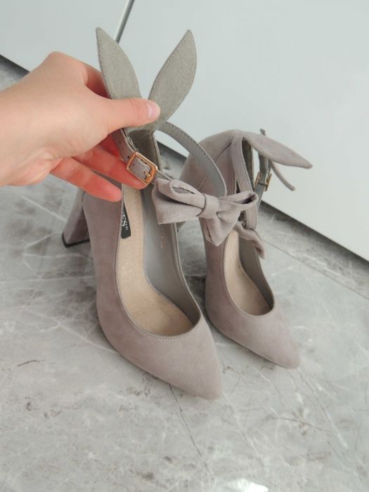 Imprezowe obcasy z uszami królika i z kokardką 35 Świerzawa • OLX.pl