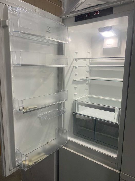 Вбудований Холодильник Electrolux 178/55 Італія 2022 рік: 7 999 грн ...