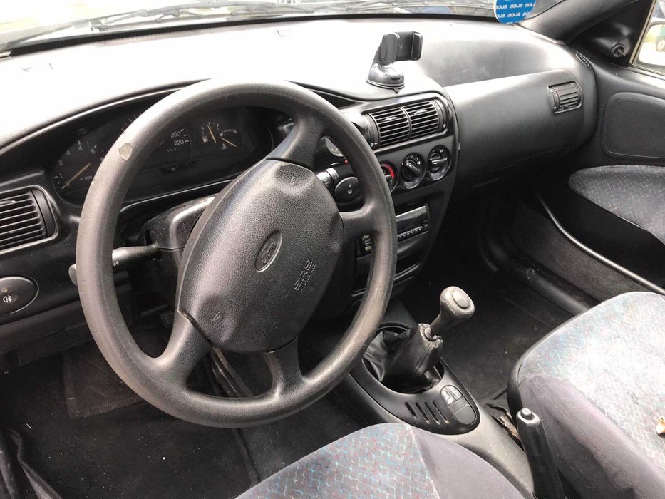 Ford escort 1..4 Castelo Branco • OLX Portugal