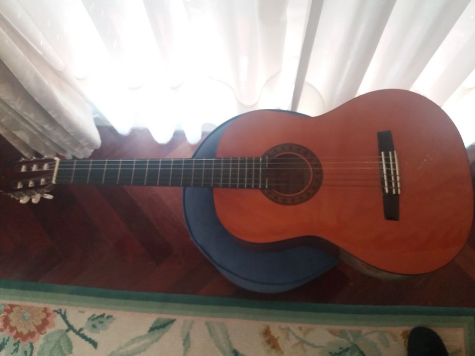 Viola/guitarra e estojo São Domingos de Rana • OLX Portugal
