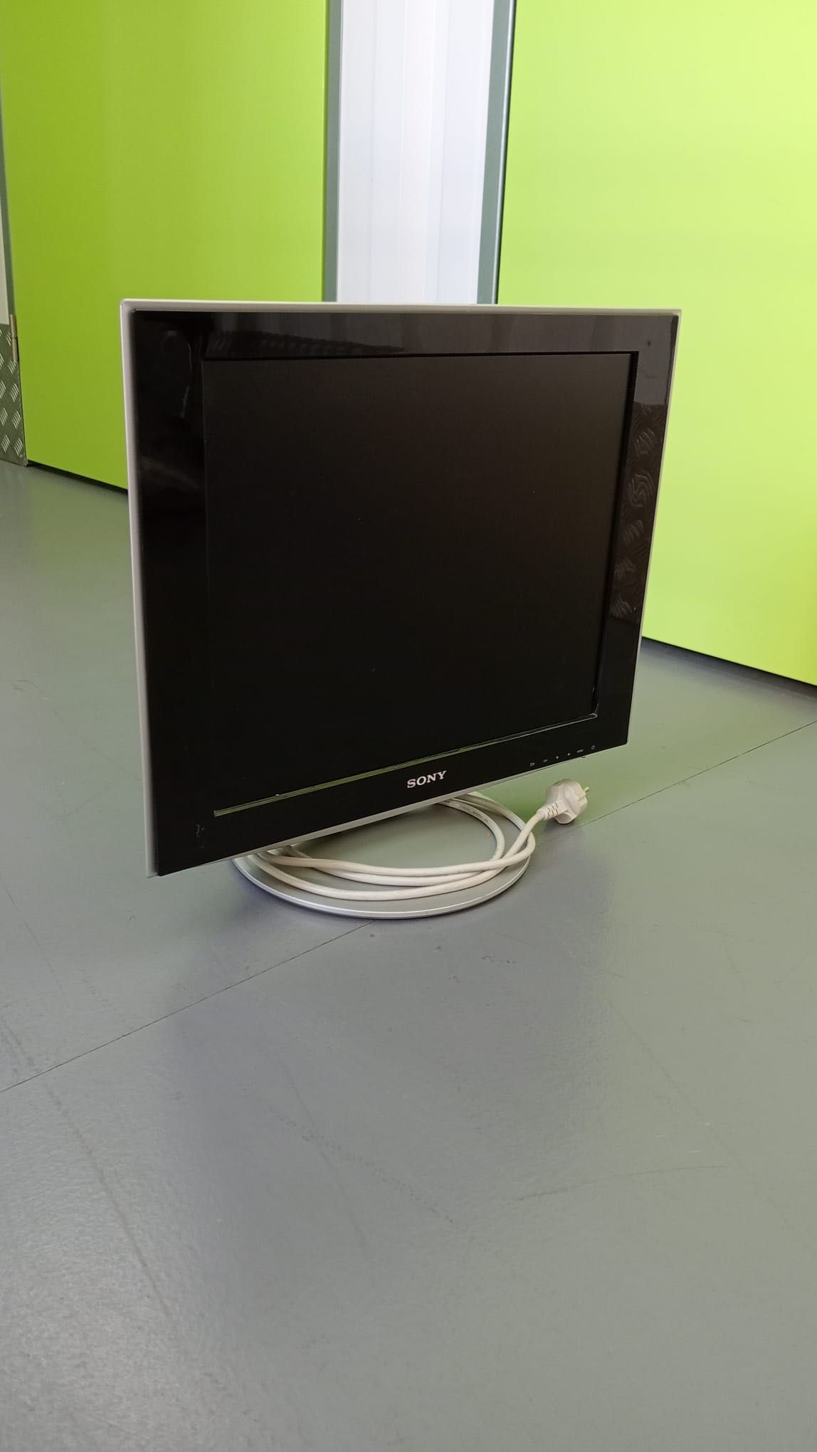 Monitor de Computador 19 polegadas — Sony SDM-HS93 Avenidas Novas • OLX.pt