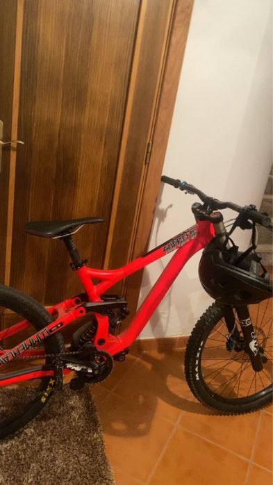 Commencal downhill Carnaxide E Queijas • OLX.pt