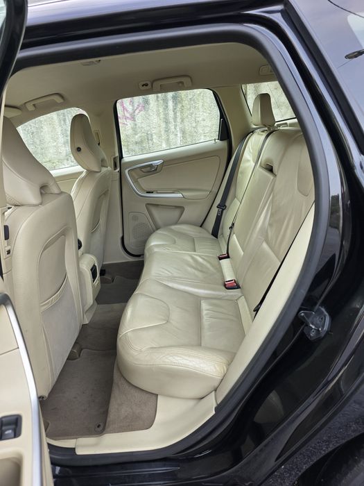Volvo xc60 2.0 D3 Odivelas • OLX.pt