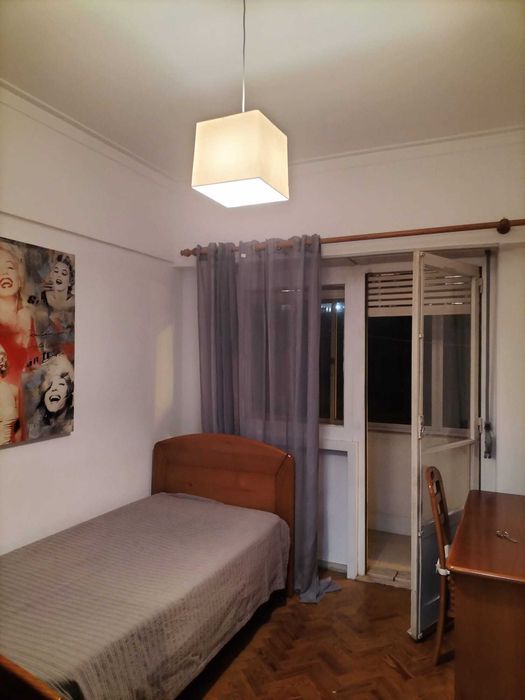 Quarto para arrendar para ESTUDANTE Ajuda • OLX.pt