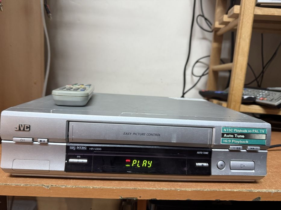 Magnetowid VHS JVC HR-V200E pilot Częstochowa Stare Miasto • OLX.pl