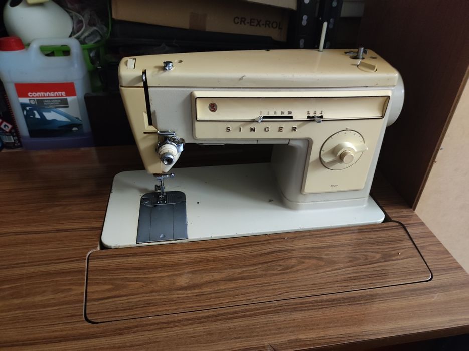 Máquina de costura Singer 507 com móvel Queluz E Belas • OLX Portugal