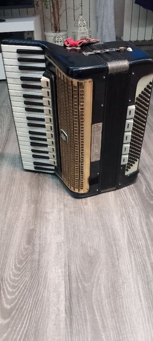 Akordeon Weltmeister Gigantilli 120b Cychry • OLX.pl