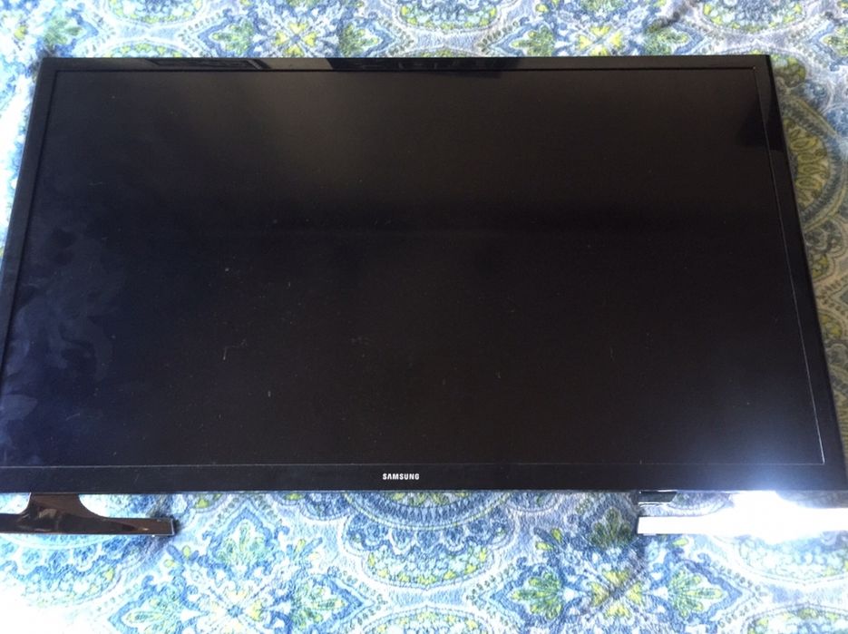 Samsung HD Smart TV com ecran rachado Algueirão-Mem Martins • OLX.pt
