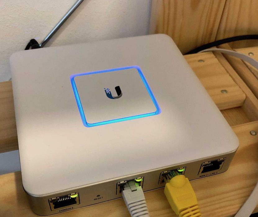Ubiquiti UniFi Security Gateway USG-3P Moita • OLX Portugal