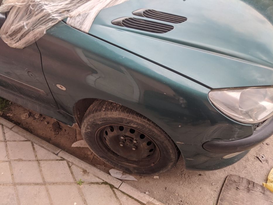 Крило переднє праве Пежо 206 оригінал з розборки 99 рік: 1 000 грн ...